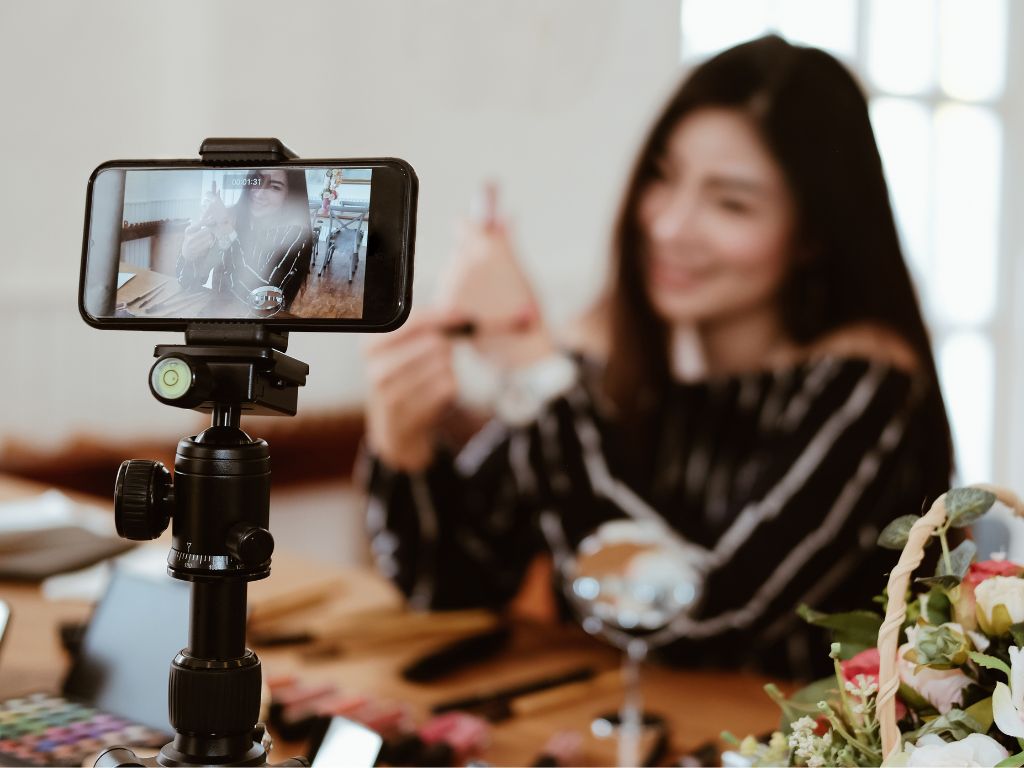 為什麼我必須要靠社群變現？ 社群變現是真的嗎？ - Mofans 墨樊創顧｜線上學習